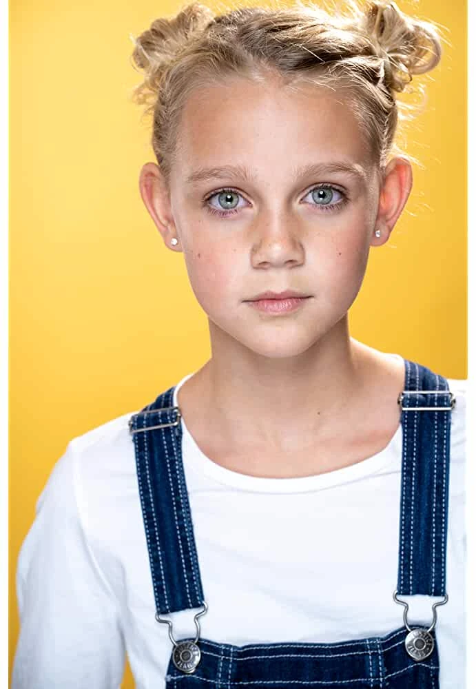 Elle Graham | Secrets of Sulphur Springs Wiki | Fandom
