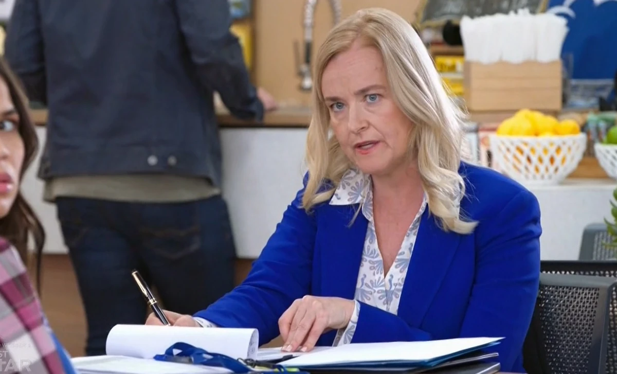 Laurie Neustadt | Superstore Wiki | Fandom