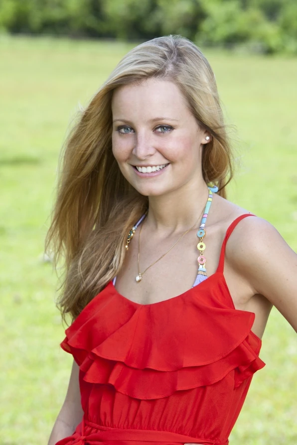 Laura Alexander | Survivor Inc. Wikia | Fandom