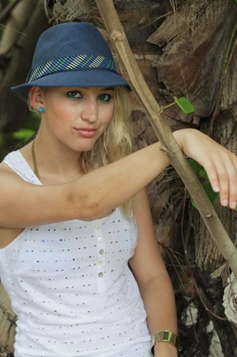 Roxy Burger | Survivor Wiki | Fandom