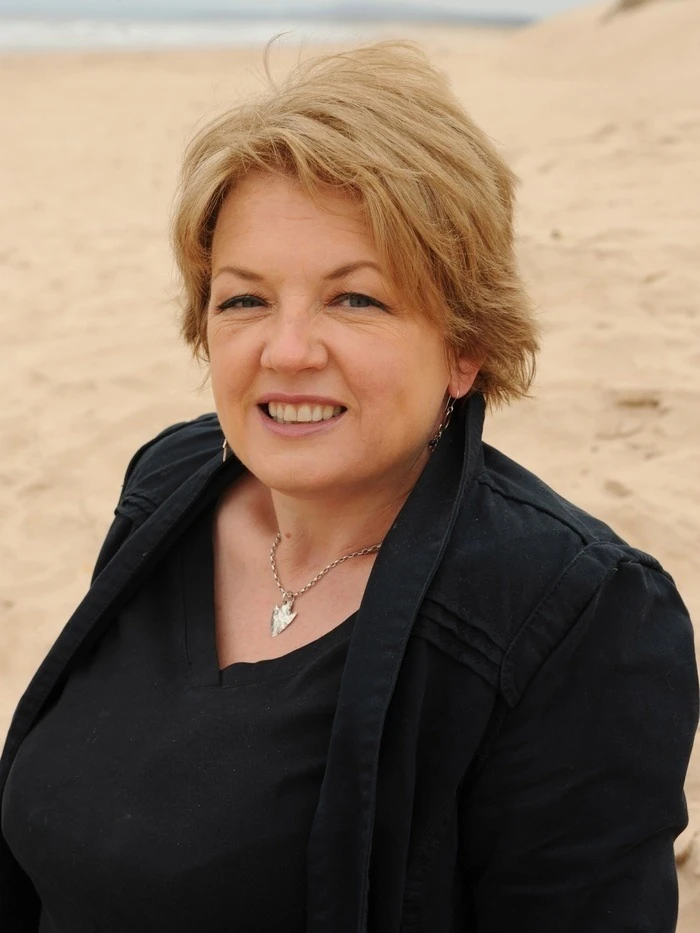 Gillian Philip | Survivors by Erin Hunter Wiki | Fandom