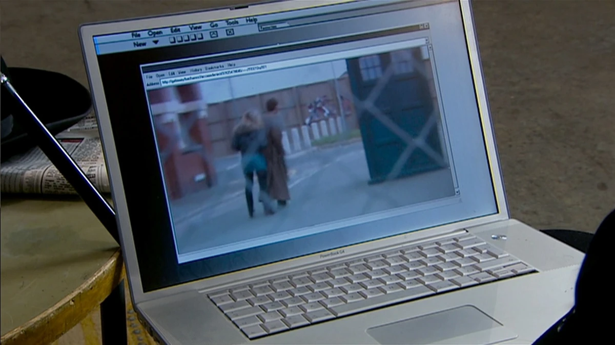 Laptop | Tardis | Fandom