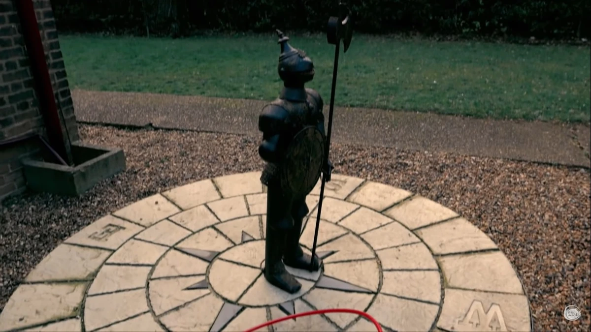 Ollie the Knight | Taskmaster Wiki | Fandom