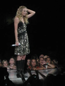 Taylor Swift Fearless Tour Stage