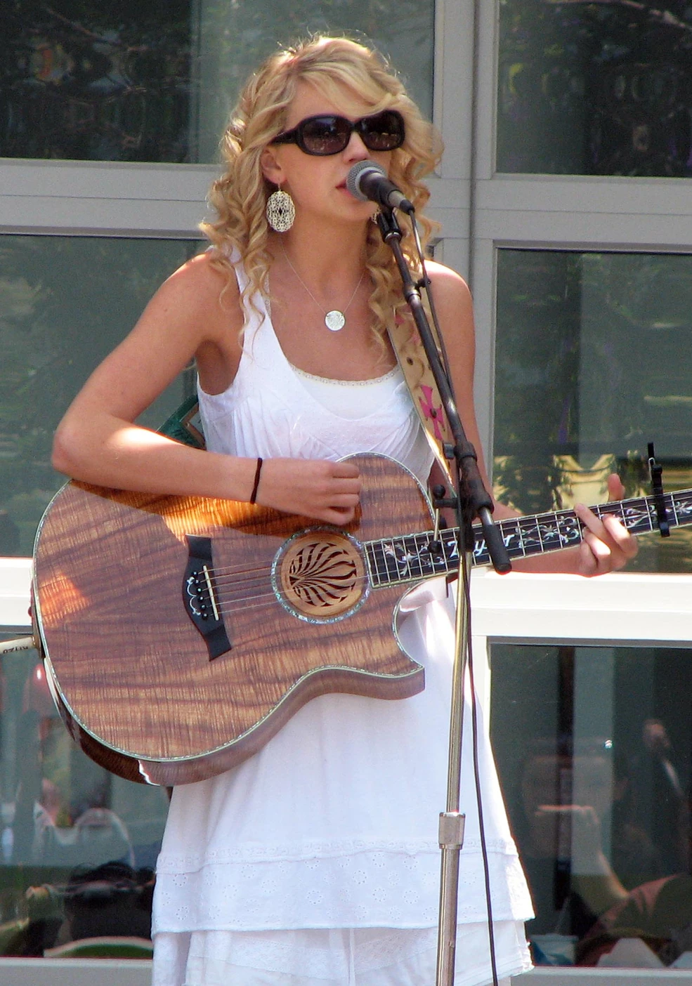 Taylor Swift Singer Wiki Bio Net Worth Height Weight