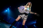 The Fearless Tour gallery | Taylor Swift Wiki | Fandom