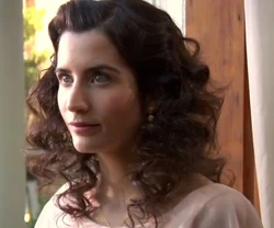 lucy cominetti teleseries