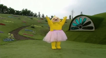 Laa-Laa Dances With Her Ball | Teletubbies Wiki | Fandom