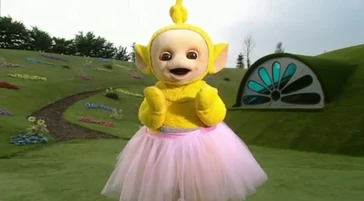 Laa-Laa Dances With Her Ball | Teletubbies Wiki | Fandom