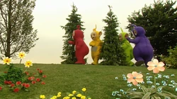 Laalaa39s Ball Gets Stuck In The Tree Teletubbies Wiki