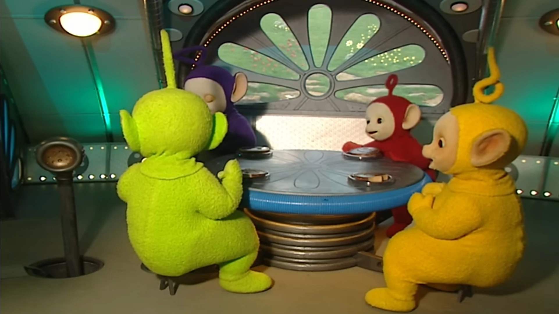 Listening to Voice Trumpet Makes Ocean Sounds | Teletubbies Wiki | Fandom