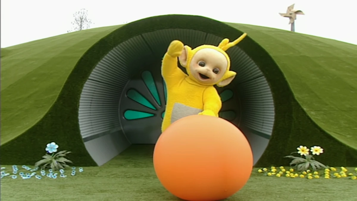 Laalaa39s Ball Gets Stuck In The Tree Teletubbies Wiki
