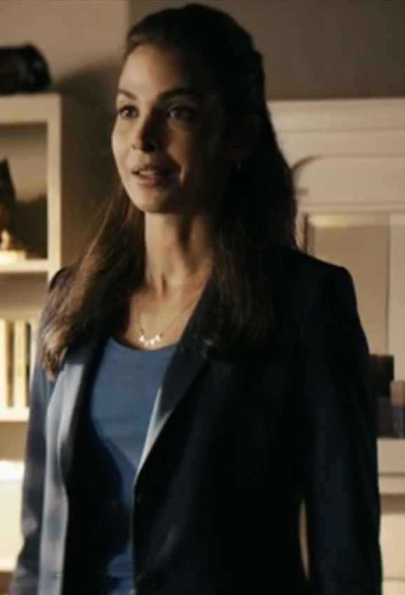 Gwen Roberts | Tell Me A Story Wiki | Fandom