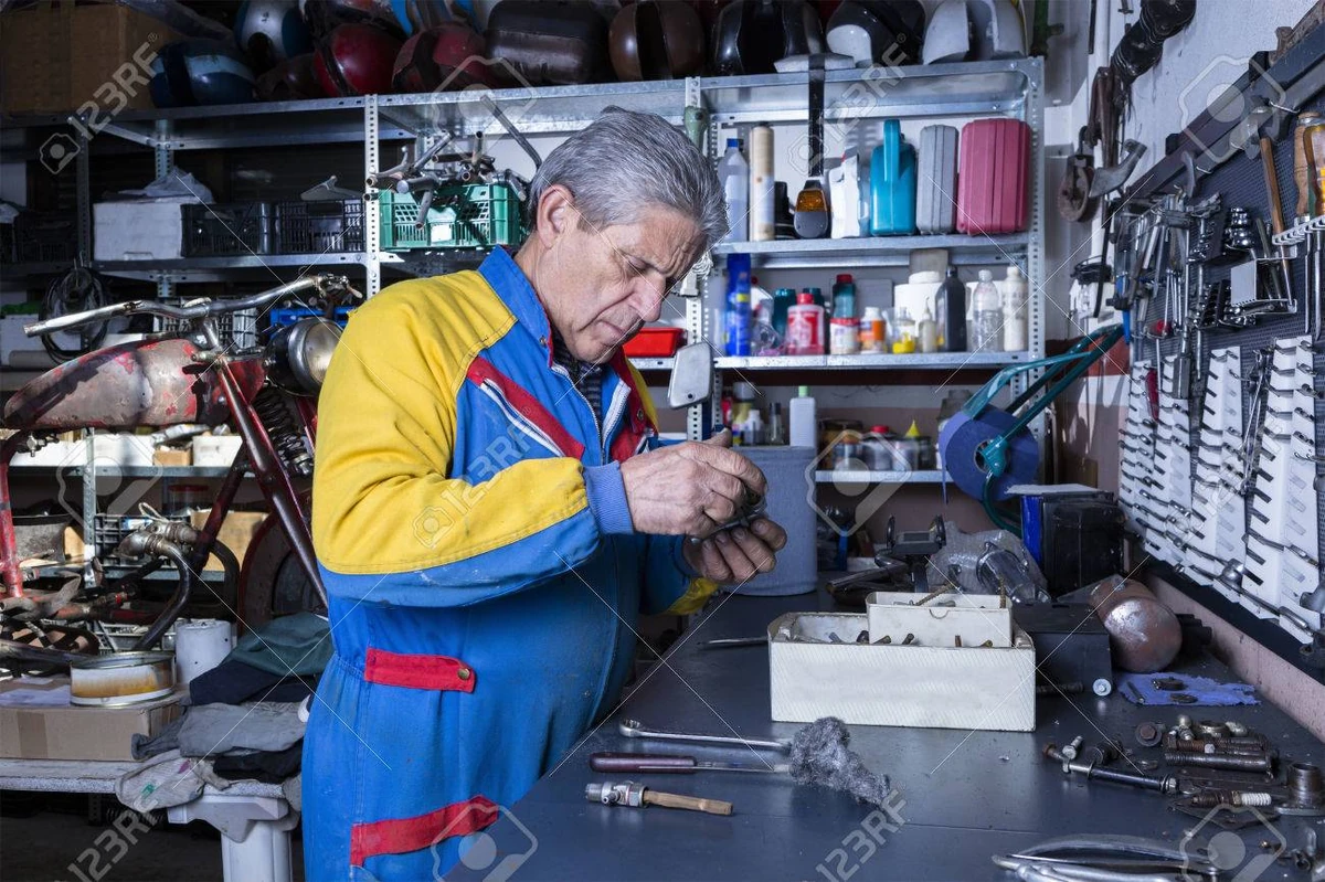 Sparkplug Witwicky (AU) | Transformers Universe MUX | Fandom