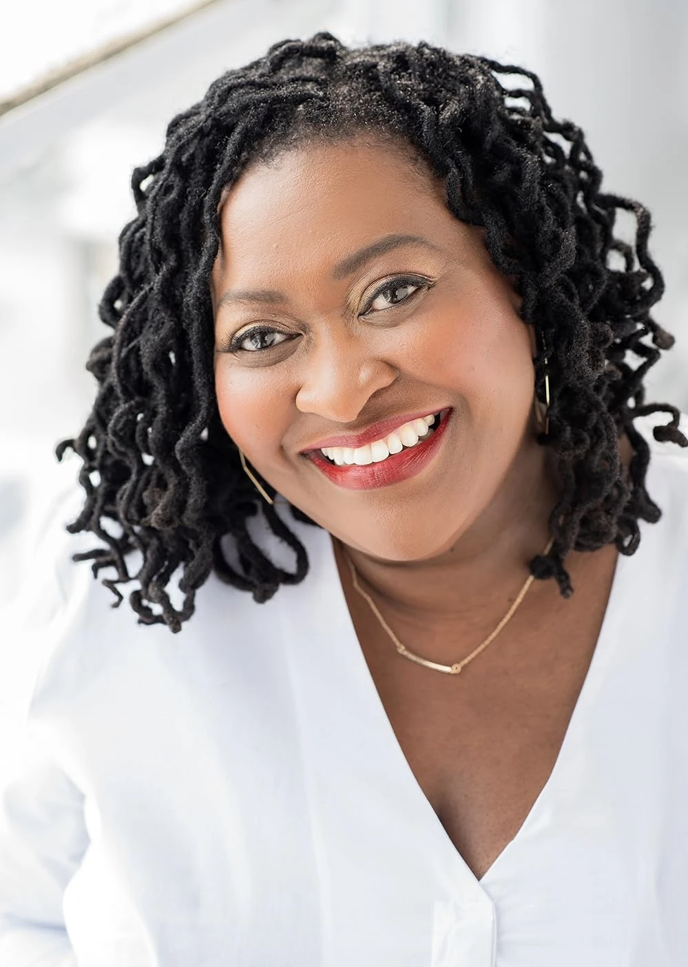 Sylvia L. Jones | The Chi Wiki | Fandom