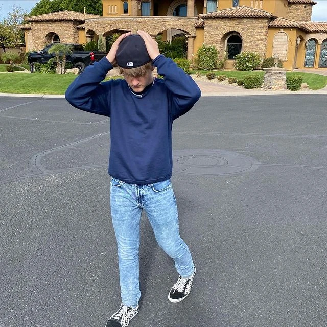 Lucas Pettit | The Crazy Middles Wiki | Fandom