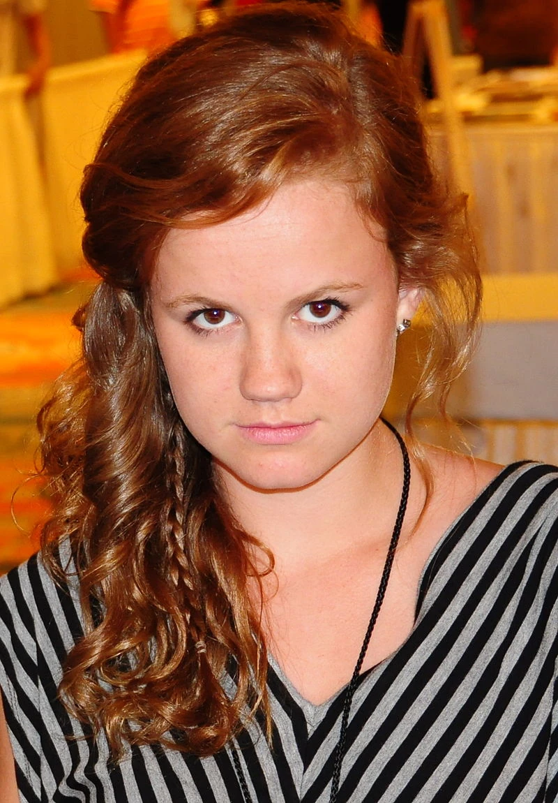 Mackenzie Lintz | The Hunger Games Films Wikia | Fandom