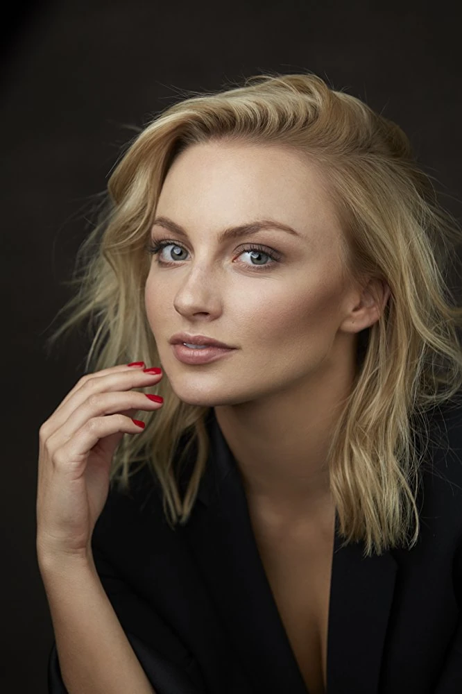 Bianca Bosch | The Kissing Booth Wiki | Fandom