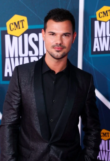 Taylor Lautner | The Magma Girl Wiki | Fandom