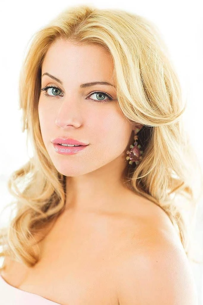 Alexandra Cromwell | The Manning Sisters series Wiki | Fandom