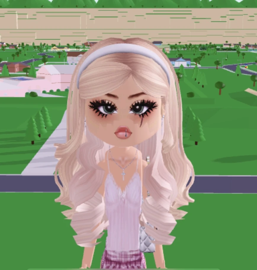 Layla Hilton | The Neighborhood of Robloxia Wiki | Fandom