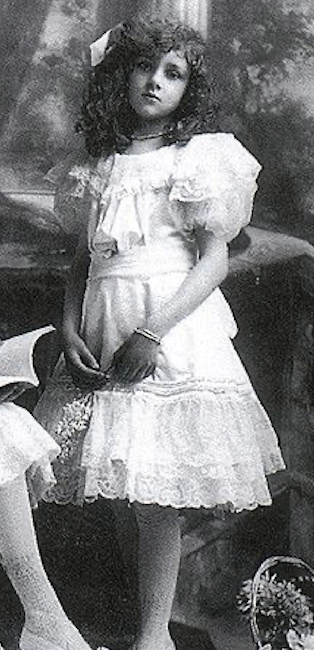 Rowina Goshawk | The New AU Wiki | Fandom