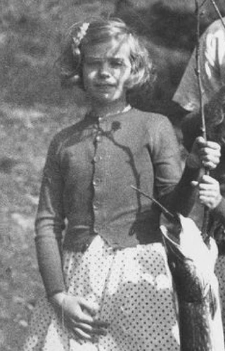 Isobel Abbott | The New AU Wiki | Fandom