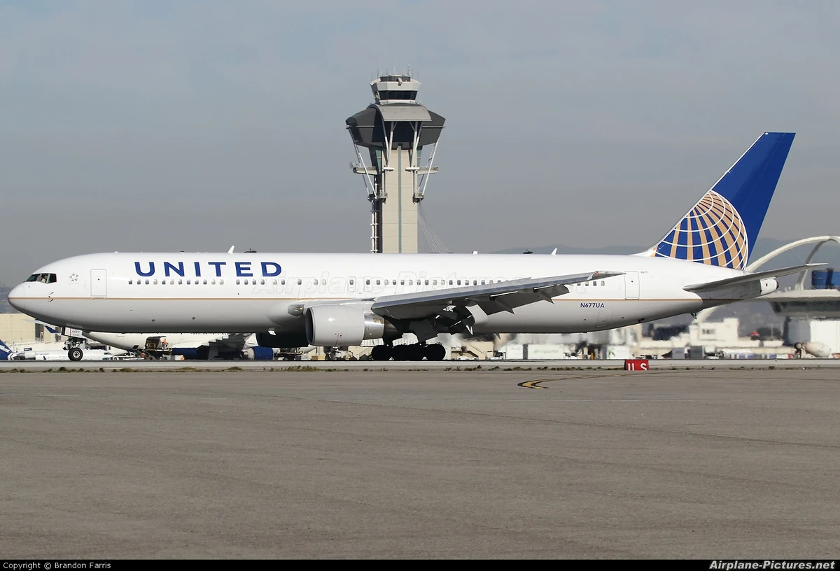 United International Airlines flight 107 | The Roblox Airline Industry ...