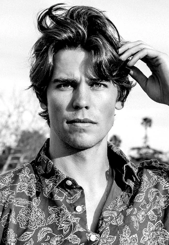 Patrick Luwis | Zack Snyder Wiki | Fandom