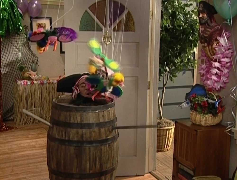 Female parrots | THE ADVENTURES OF GARY THE SNAIL Wiki | Fandom
