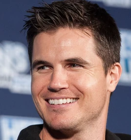 Robbie Amell | The Babysitter Wiki | Fandom