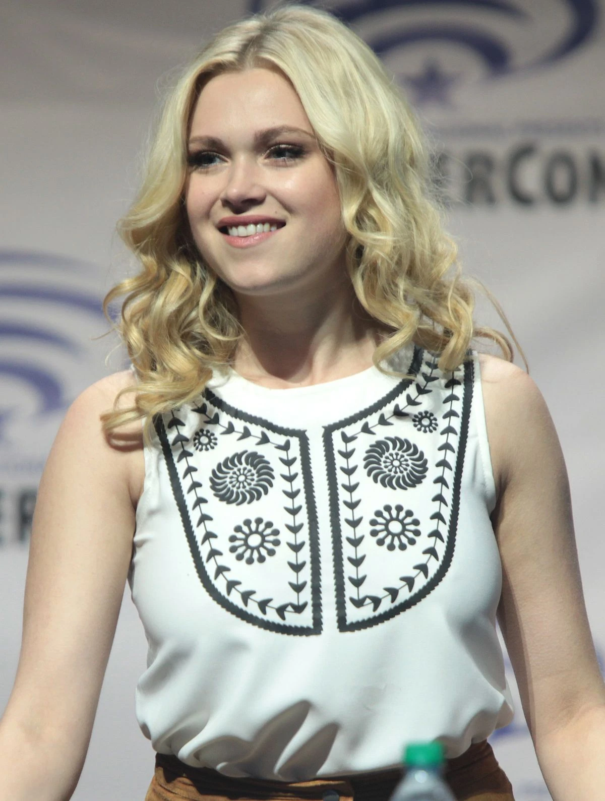 Eliza Taylor | The CW Wiki | Fandom