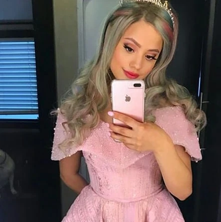 Sarah Jeffery/Gallery | Descendants Wiki | Fandom