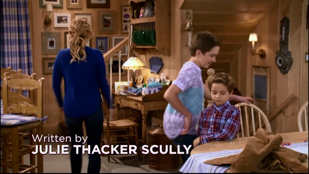 Julie Thacker Scully | Fuller House Wikia | Fandom