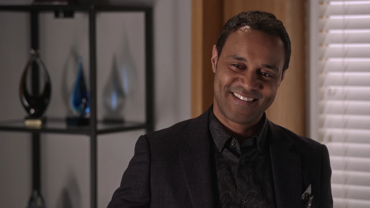 Grant Collins | Wiki Un soupçon de magie | Fandom