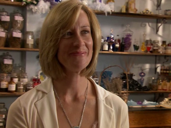 Nancy Perkins | Wiki Un soupçon de magie | Fandom