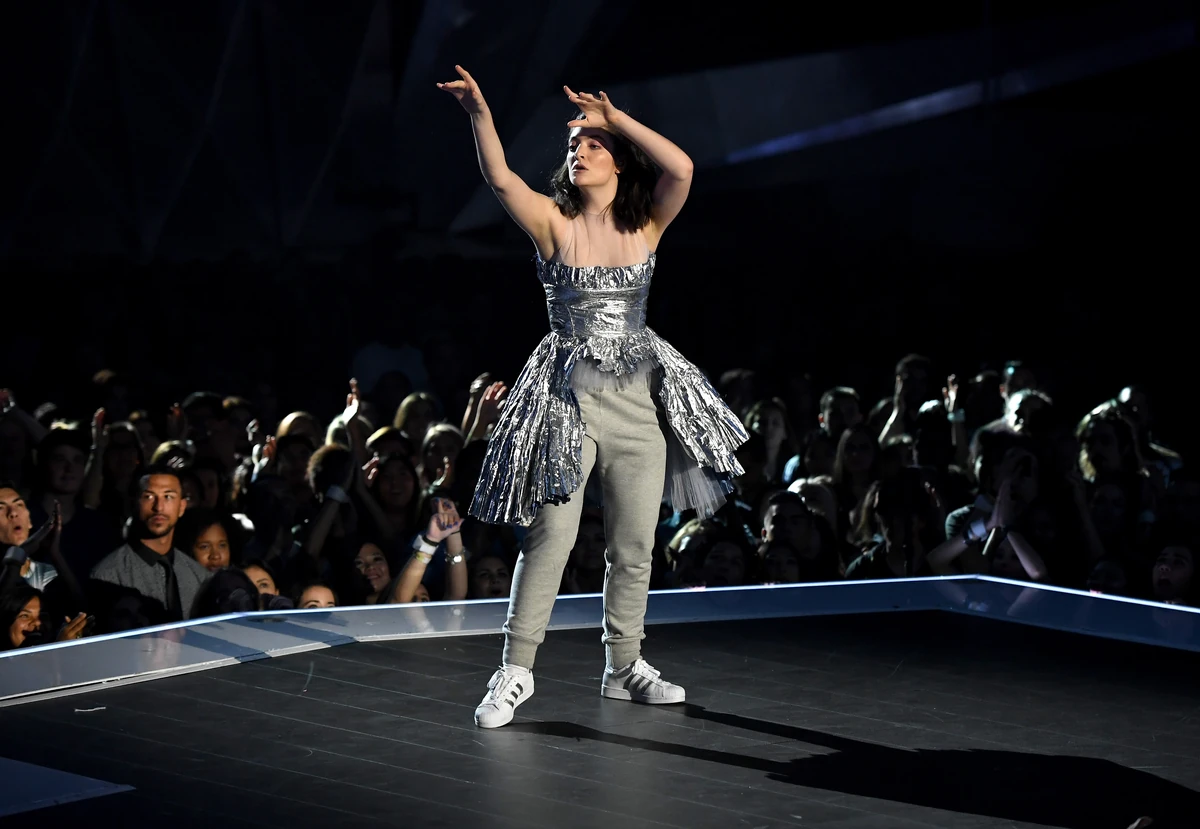 Lorde's Dancing | Lorde Wiki | Fandom