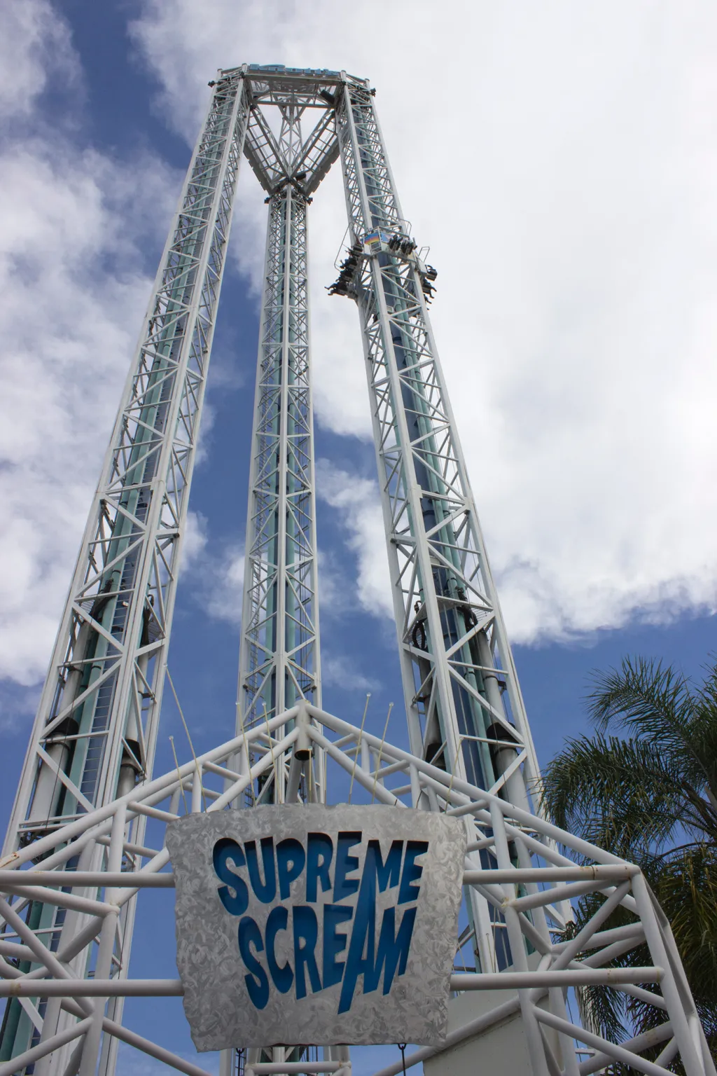 Supreme Scream | Theme Parks Wiki | Fandom