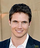 Robbie Amell | The Jaunting Pad | Fandom