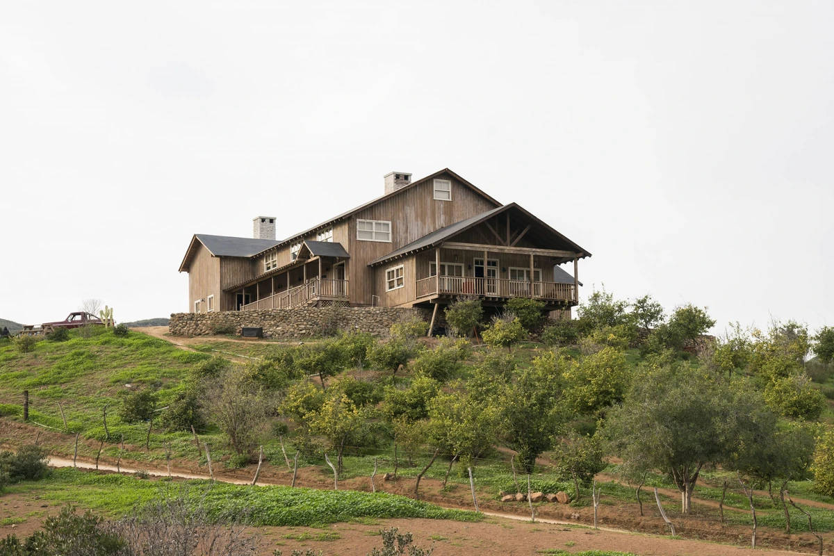 Broken Arrow Ranch | The Walking Dead Wiki | Fandom