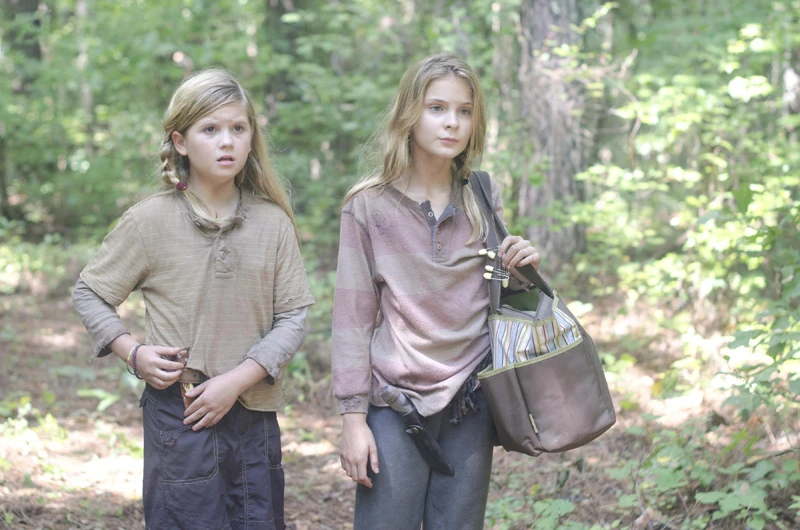 Lizzie y Mika | The Walking Dead Wiki | Fandom