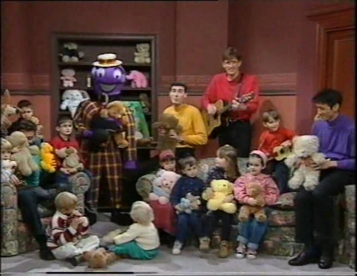 Teddy Bear Hug | The Wiggly Nostalgic Years Wiki | Fandom