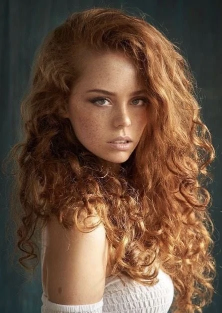 Alexandra Hollis | The Writer Hut Wiki | Fandom