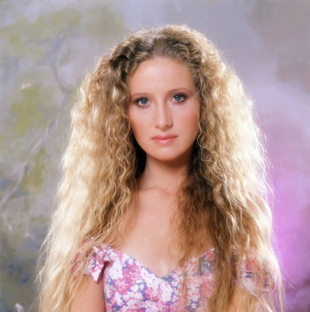 Lisa Mansfield | The Young and the Restless Wiki | Fandom