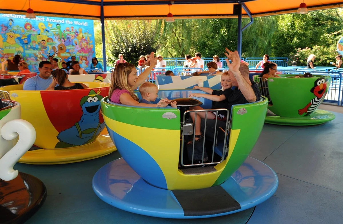 This is Emily Yeung./Gallery/At an amusement park/Rides and attractions ...