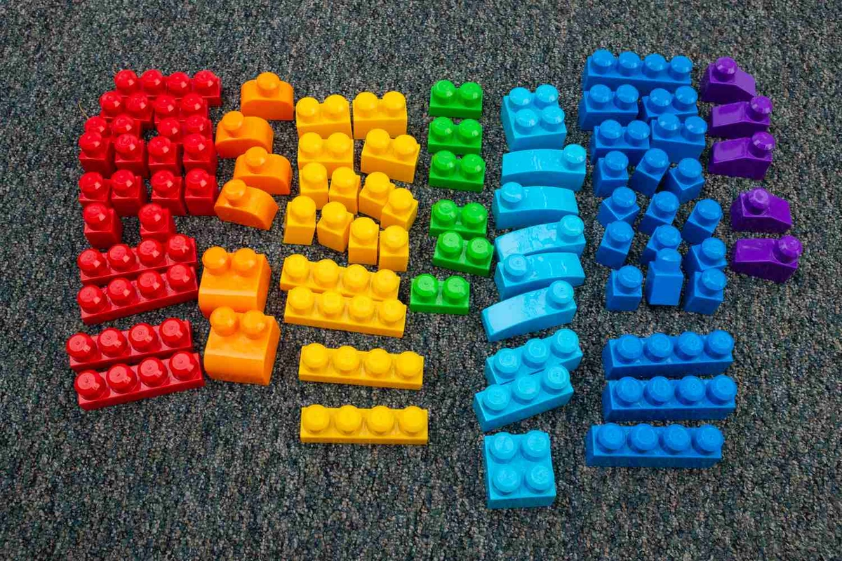 This is Scarlett and Isaiah./Gallery/Exploring a museum/Building a ...