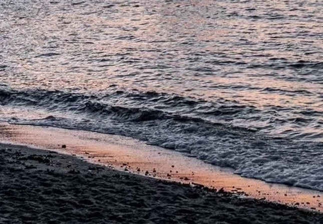 This is Daniel Cook./Gallery/Exploring a beach/Other waves (part 2 ...