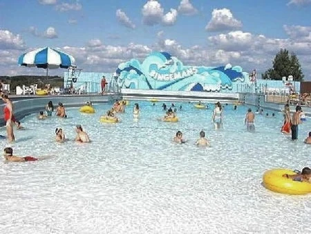 This is Daniel Cook./Gallery/At a water park/Countries around the world ...