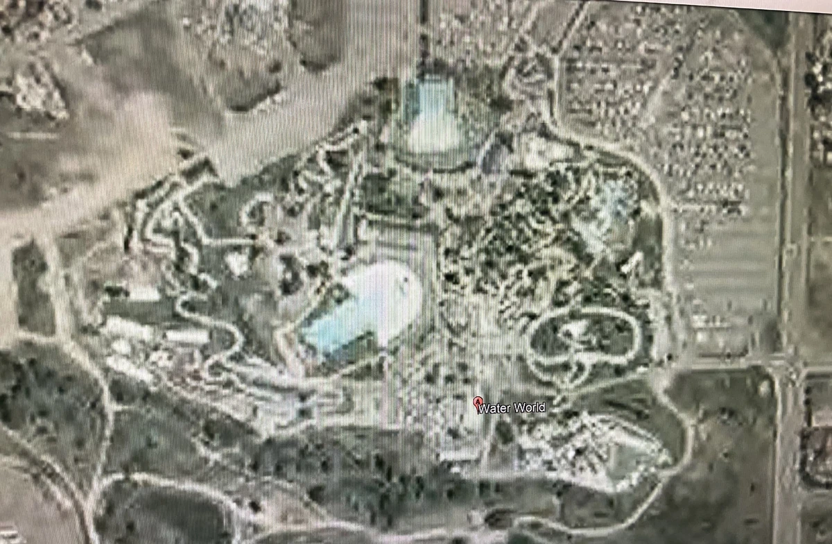 This is Daniel Cook./Gallery/At a water park/Attractions/United States ...