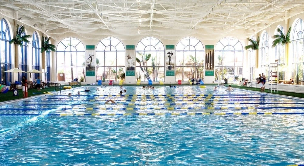 This is Daniel Cook./Gallery/At a pool/Countries around the world ...